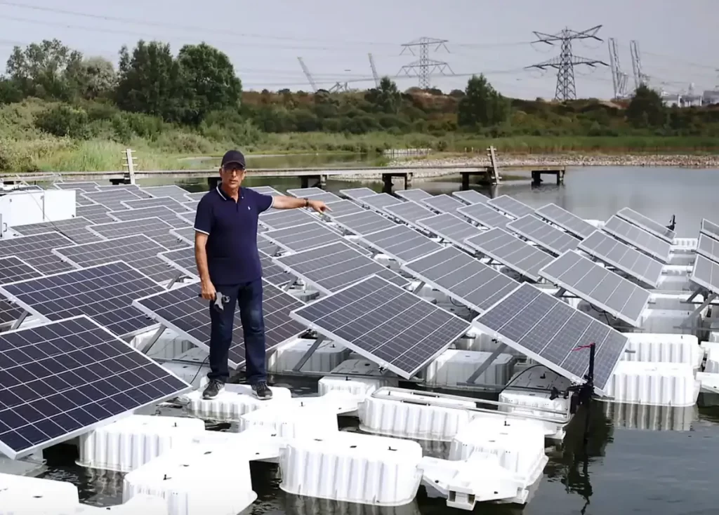 PANELES SOLARES FLOTANTES con orientación automática